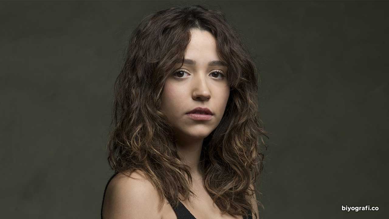 Zeynep Bastık ️ Kimdir, Boyu, Kaç Yaşında, Nereli Biyografi.co