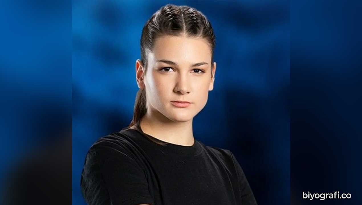 Ruhi Çenet ️ Kimdir, Boyu, Kaç Yaşında, Nereli Biyografi.co