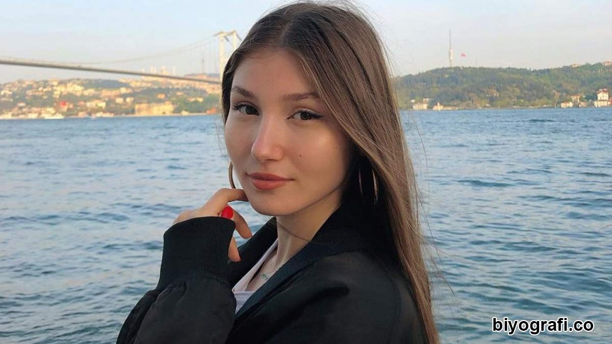 İlayda Akdoğan Kimdir, Boyu, Kaç Yaşında, Nereli Biyografi.co