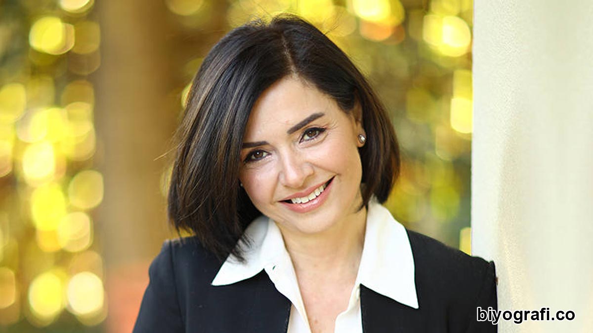 Özlem Gürses Tatar ️ Kimdir, Boyu, Kaç Yaşında, Nereli Biyografi.co
