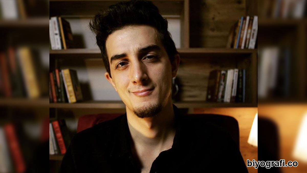 Ruhi Çenet ️ Kimdir, Boyu, Kaç Yaşında, Nereli Biyografi.co