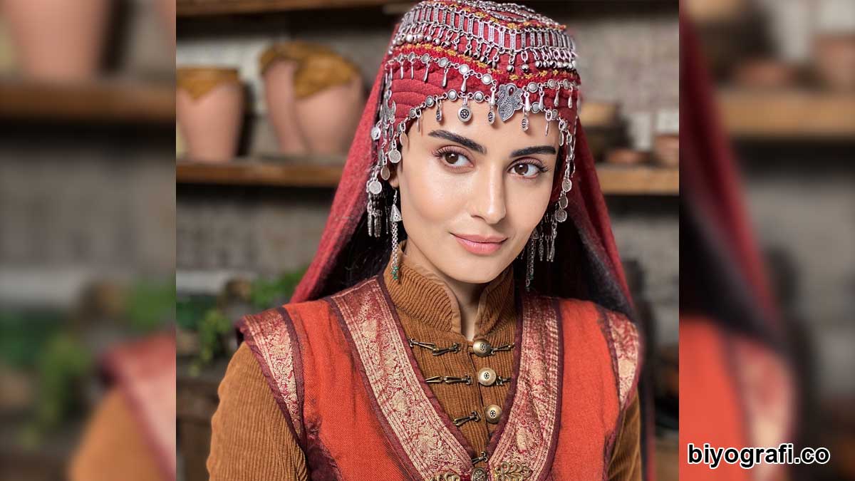 Emel Dede Kimdir, Boyu, Kaç Yaşında, Nereli Biyografi.co