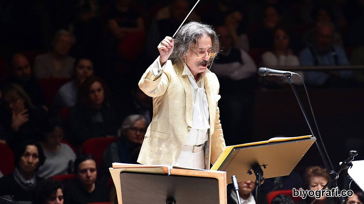 Timur Selçuk ️ Kimdir, Boyu, Kaç Yaşında, Nereli Biyografi.co