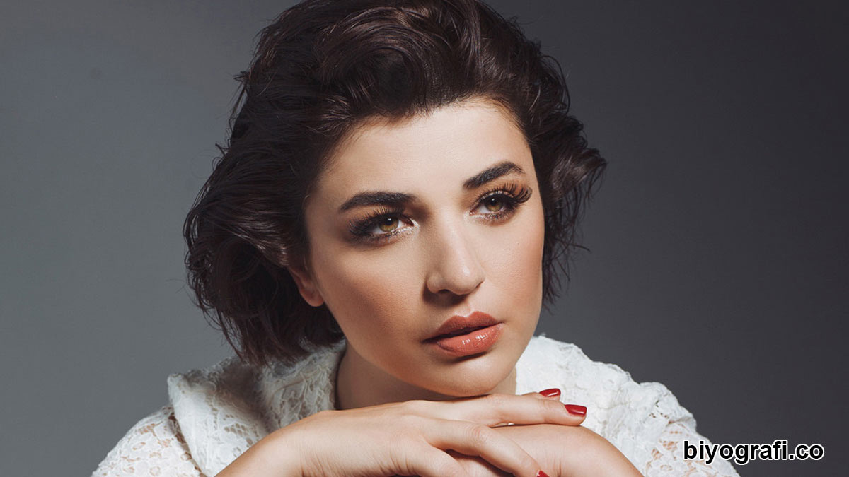 Nazlı Gonca Vuslateri ️ Kimdir, Boyu, Kaç Yaşında, Nereli Biyografi.co