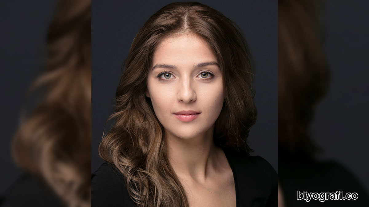 Ecem Çalhan Kimdir, Boyu, Kaç Yaşında, Nereli Biyografi.co