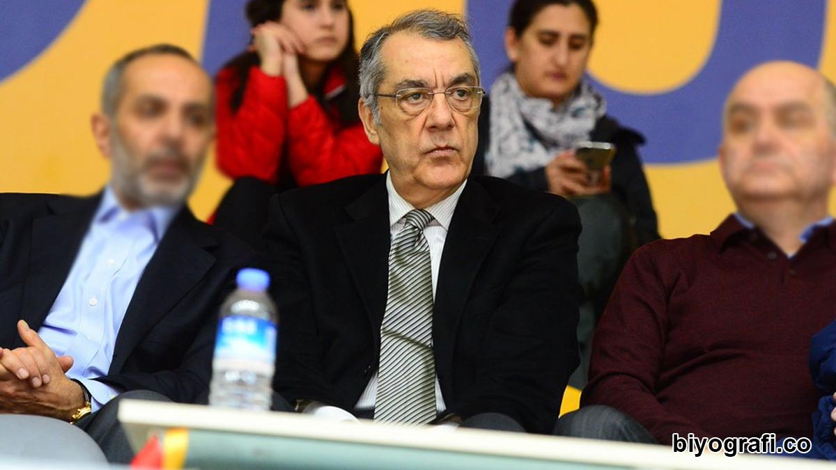 Dinç Üner CNN Türk ⭐ hakkında bilgi edinin! ⭐ Biyografi.co