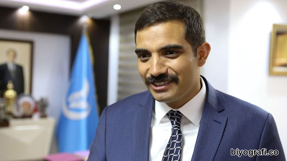 Doç. Dr. Sinan Ateş ️ Kimdir, Boyu, Kaç Yaşında, Nereli Biyografi.co