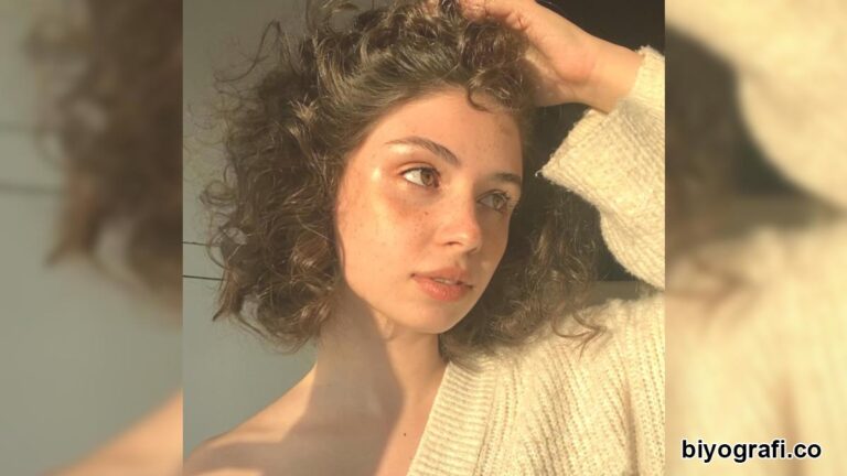 Zeynep Atılgan Kimdir, Boyu, Kaç Yaşında, Nereli Biyografi.co