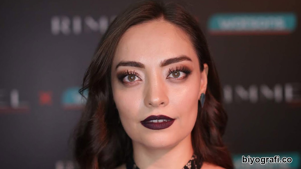 Zeynep Tuğçe Bayat ️ Kimdir, Boyu, Kaç Yaşında, Nereli Biyografi.co