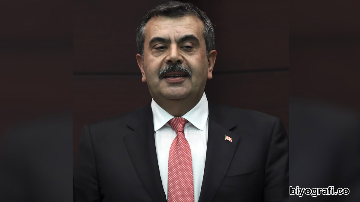 Prof. Dr. Yusuf Tekin ️ Kimdir, Boyu, Kaç Yaşında, Nereli Biyografi.co