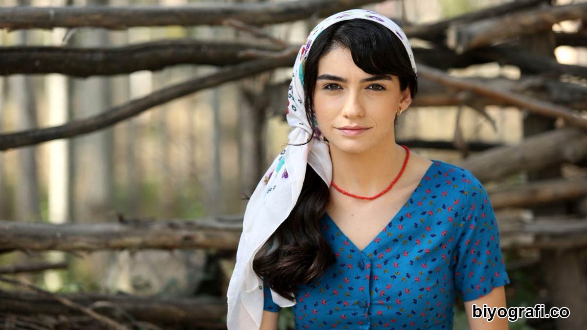 Hazar Ergüçlü Kimdir, Boyu, Kaç Yaşında, Nereli Biyografi.co