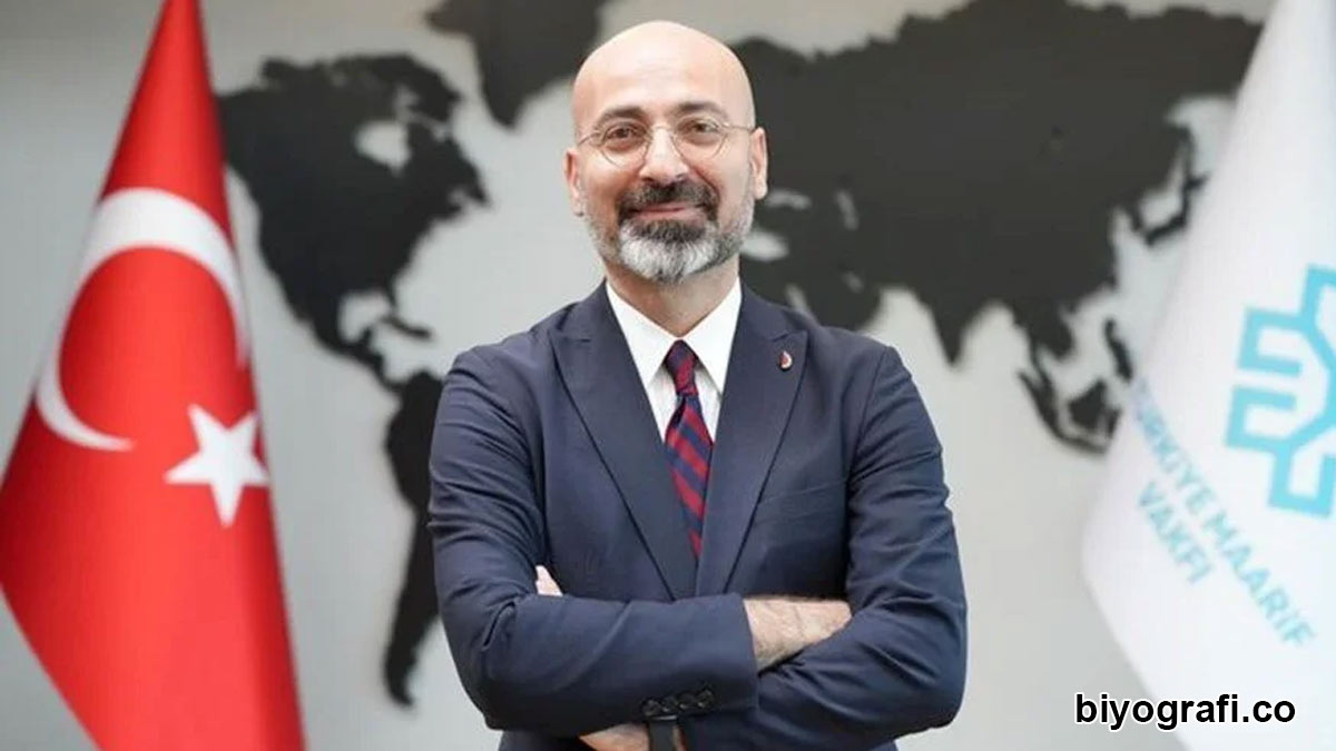 Mahmut Mustafa Özdil Kimdir, Boyu, Kaç Yaşında, Nereli Biyografi.co