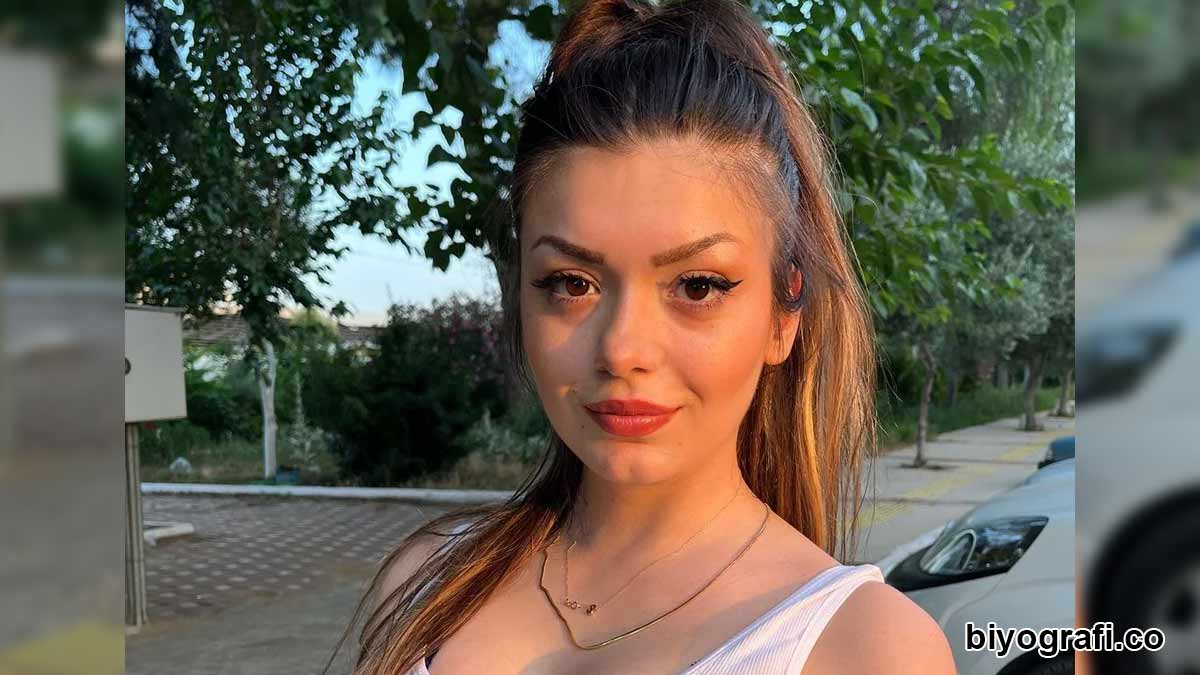 Simge Barankoğlu ️ Kimdir, Boyu, Kaç Yaşında, Nereli Biyografi.co